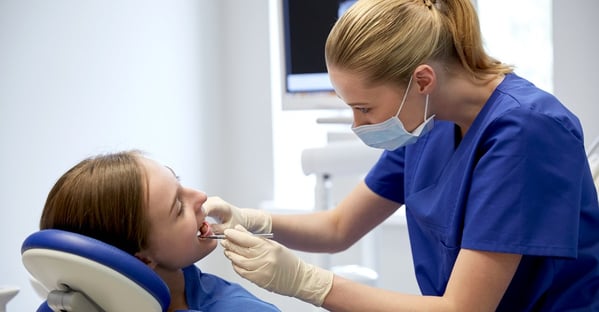 ¿Qué hace un Médico Cirujano Dentista?